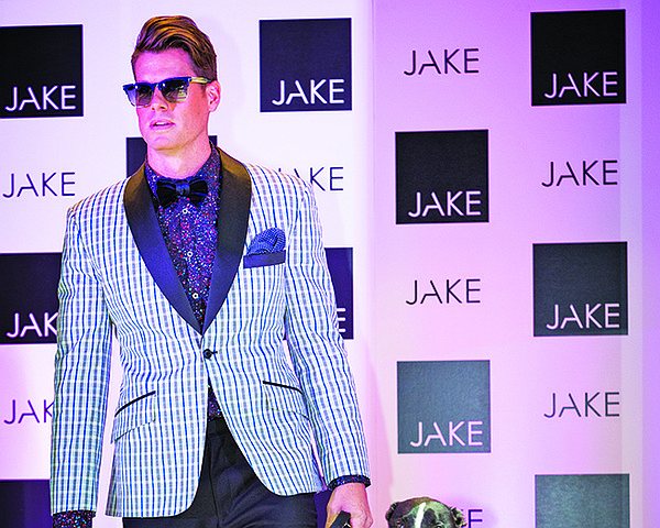 Jake Wall of ‘Project Runway’ Shows His Line in San Francisco With a ...