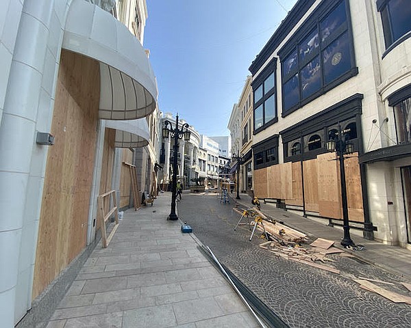 Retailers Board Up Shops to Guard Against Potential Riots | California ...